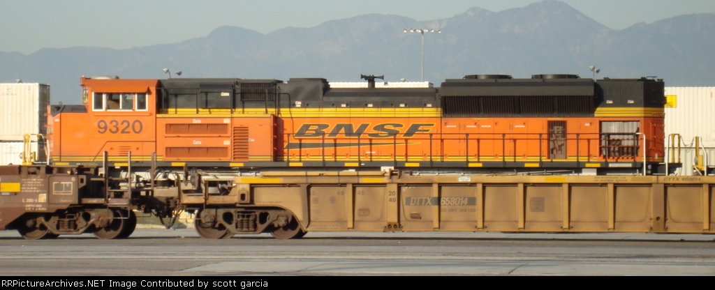 BNSF 9320